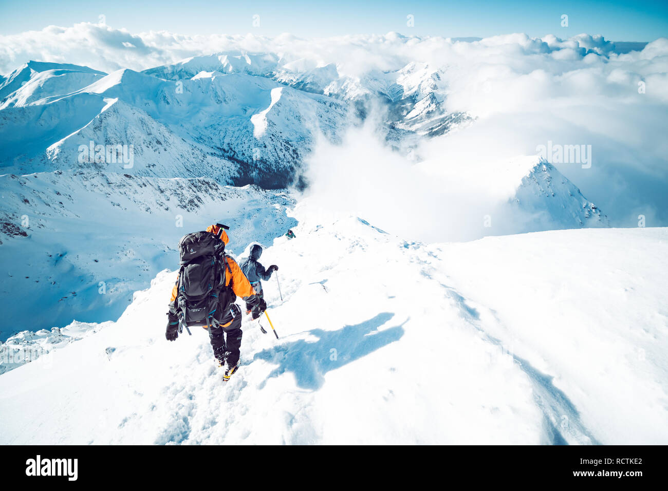 Bergsteiger team -Fotos und -Bildmaterial in hoher Auflösung – Alamy