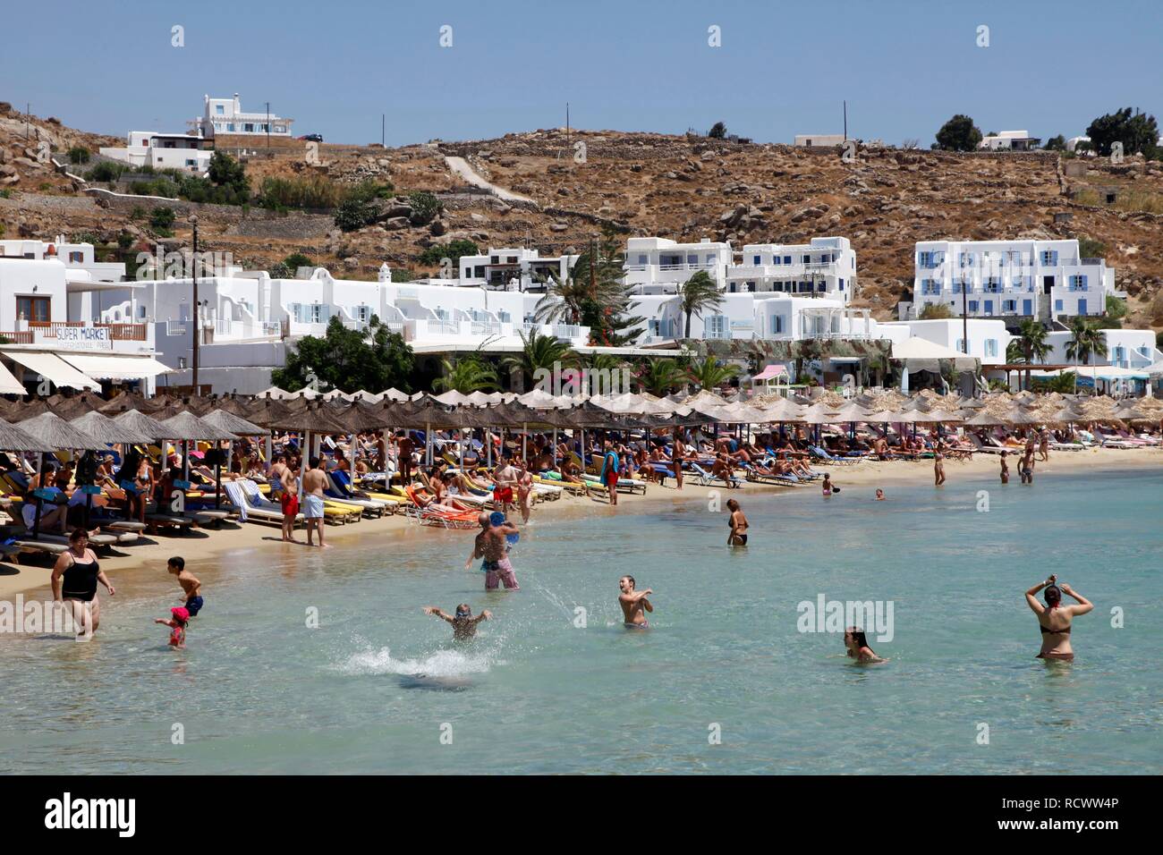 Psarou beach, mykonos -Fotos und -Bildmaterial in hoher Auflösung – Alamy