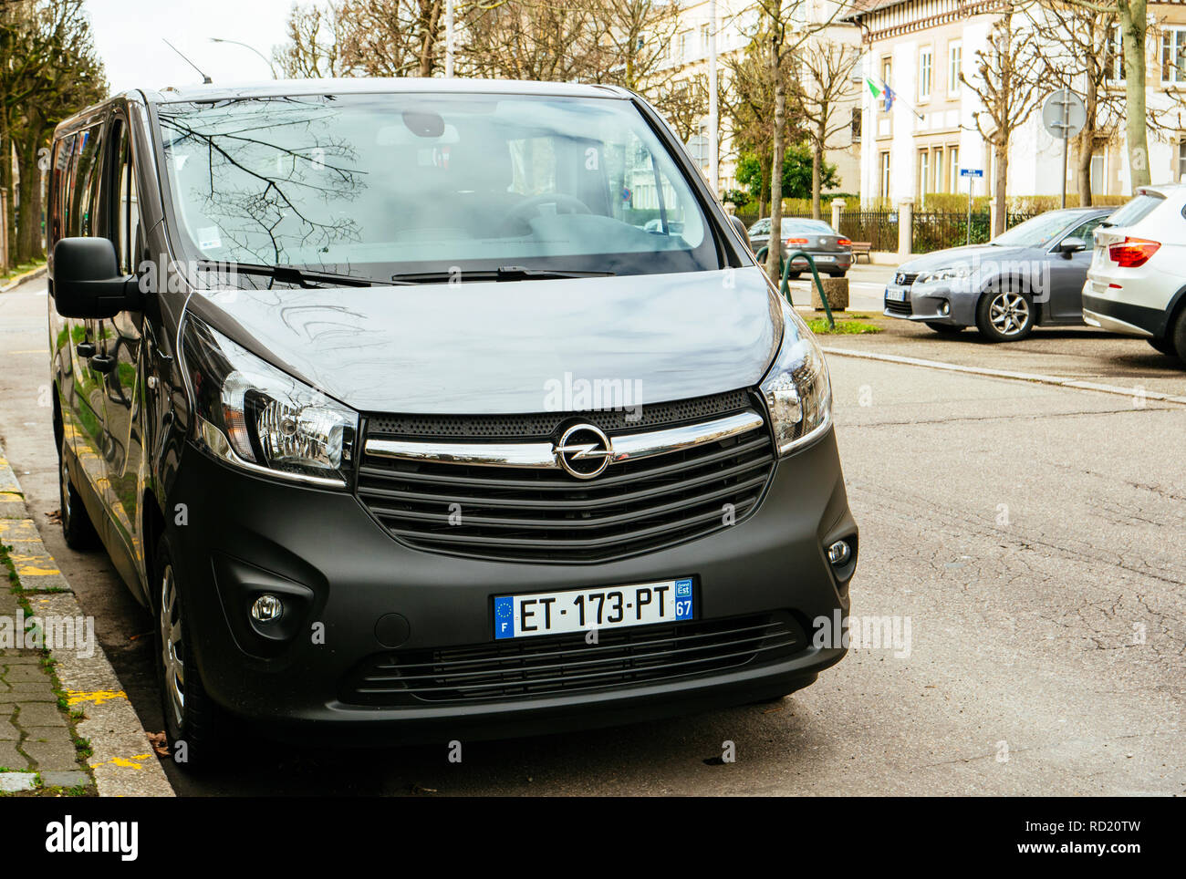 Opel vivaro auto -Fotos und -Bildmaterial in hoher Auflösung – Alamy