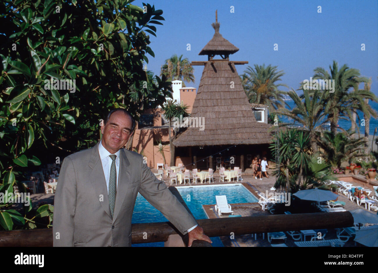 Rudolf Graf und Herrn von Schönburg Glauchau in seinem Anwesen in ...