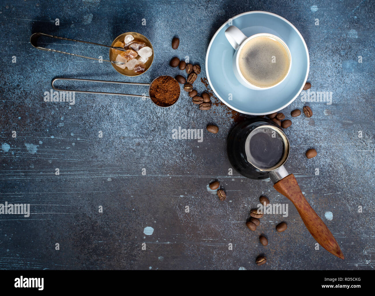 Leckerer schwarzer kaffee -Fotos und -Bildmaterial in hoher Auflösung ...