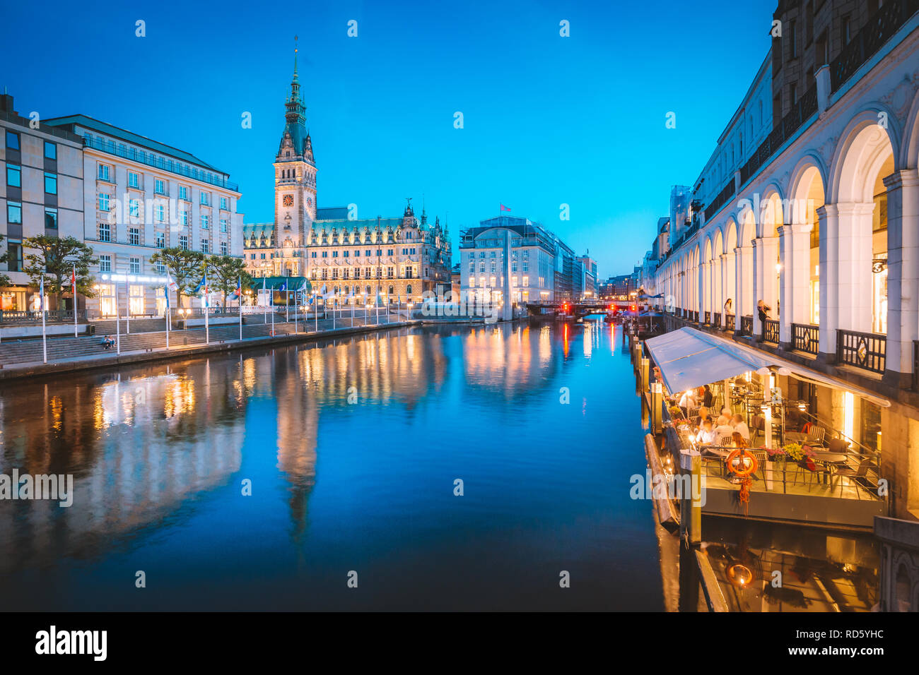 Das hamburger rathaus in hamburg -Fotos und -Bildmaterial in hoher ...