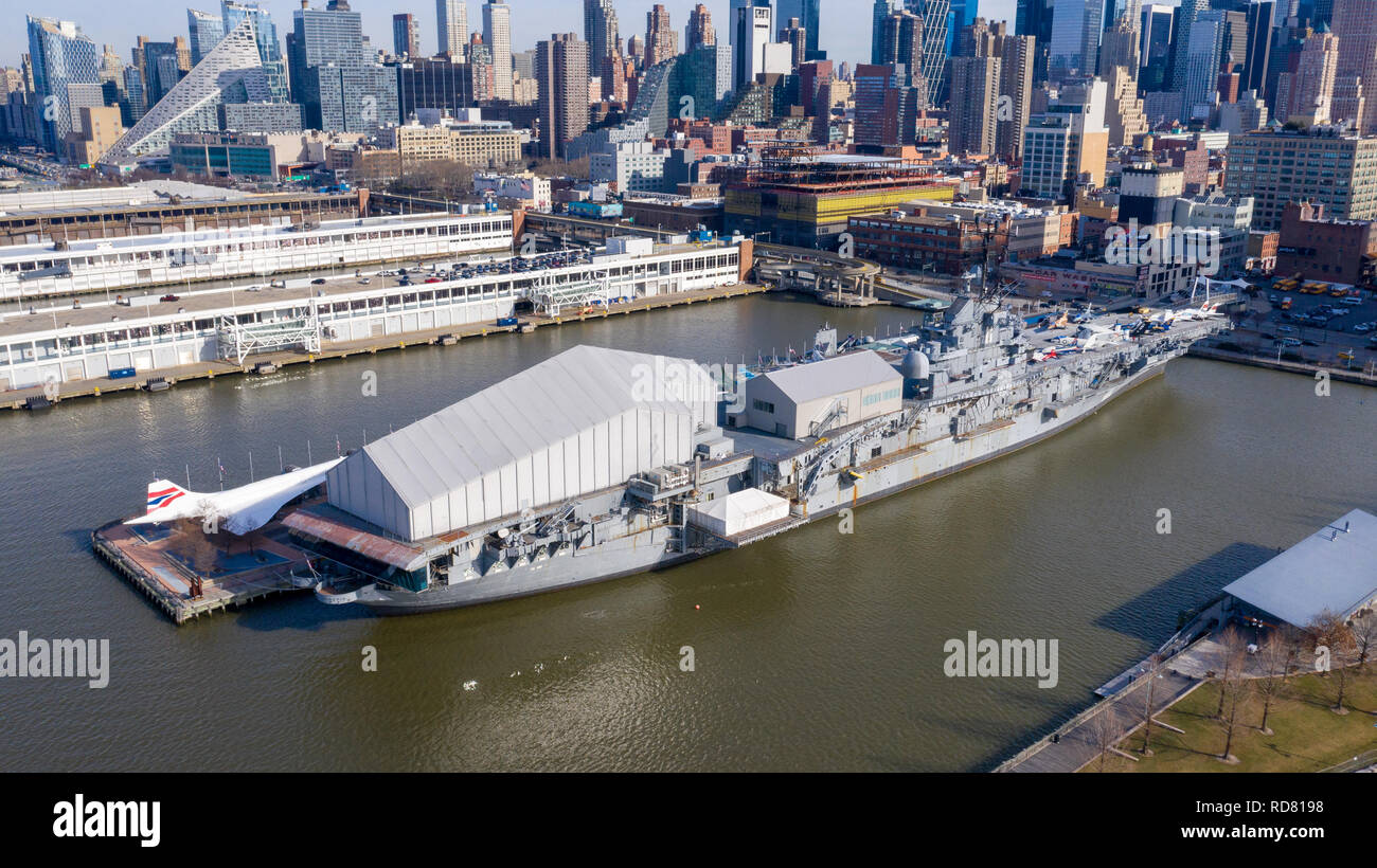 Intrepid sea air space museum new york -Fotos und -Bildmaterial in ...