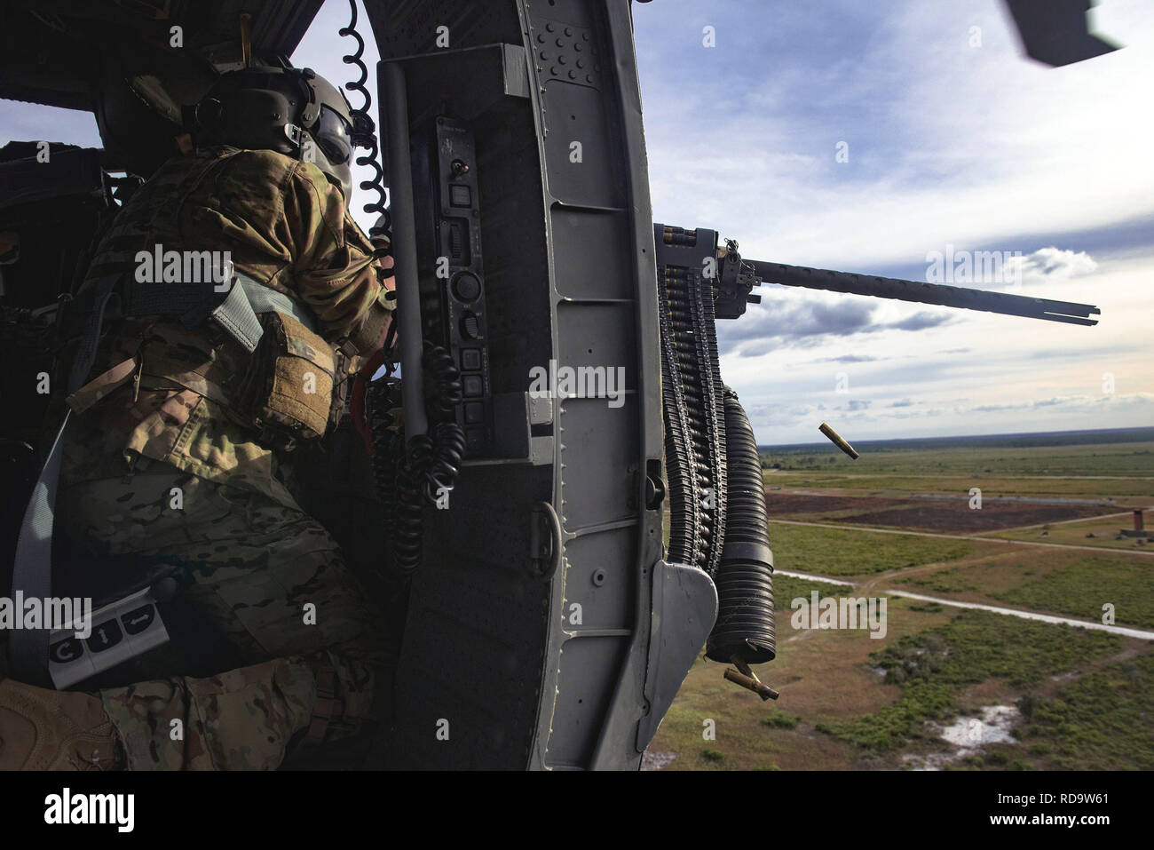 Schwermütige waffe -Fotos und -Bildmaterial in hoher Auflösung – Alamy