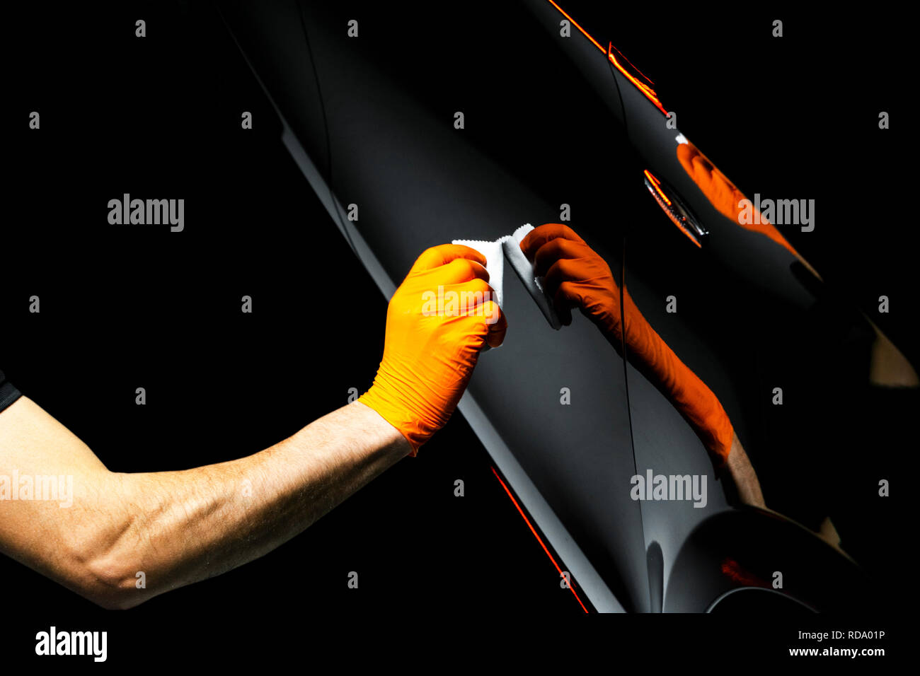 Ein auto polieren -Fotos und -Bildmaterial in hoher Auflösung – Alamy