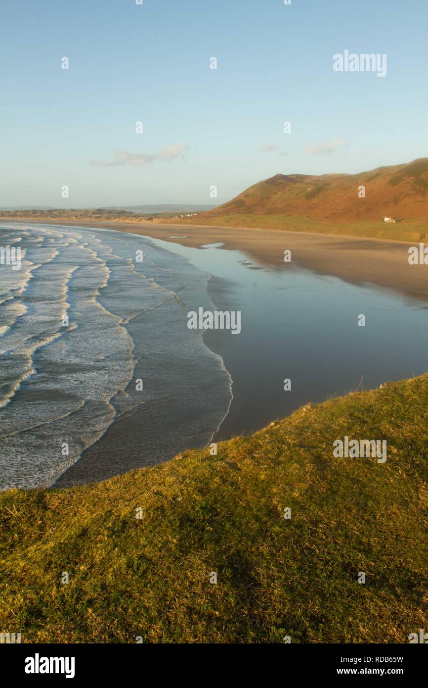 Nach Westen Strand im Winter mit Atlantic rolers in Rolling bei Ebbe ...