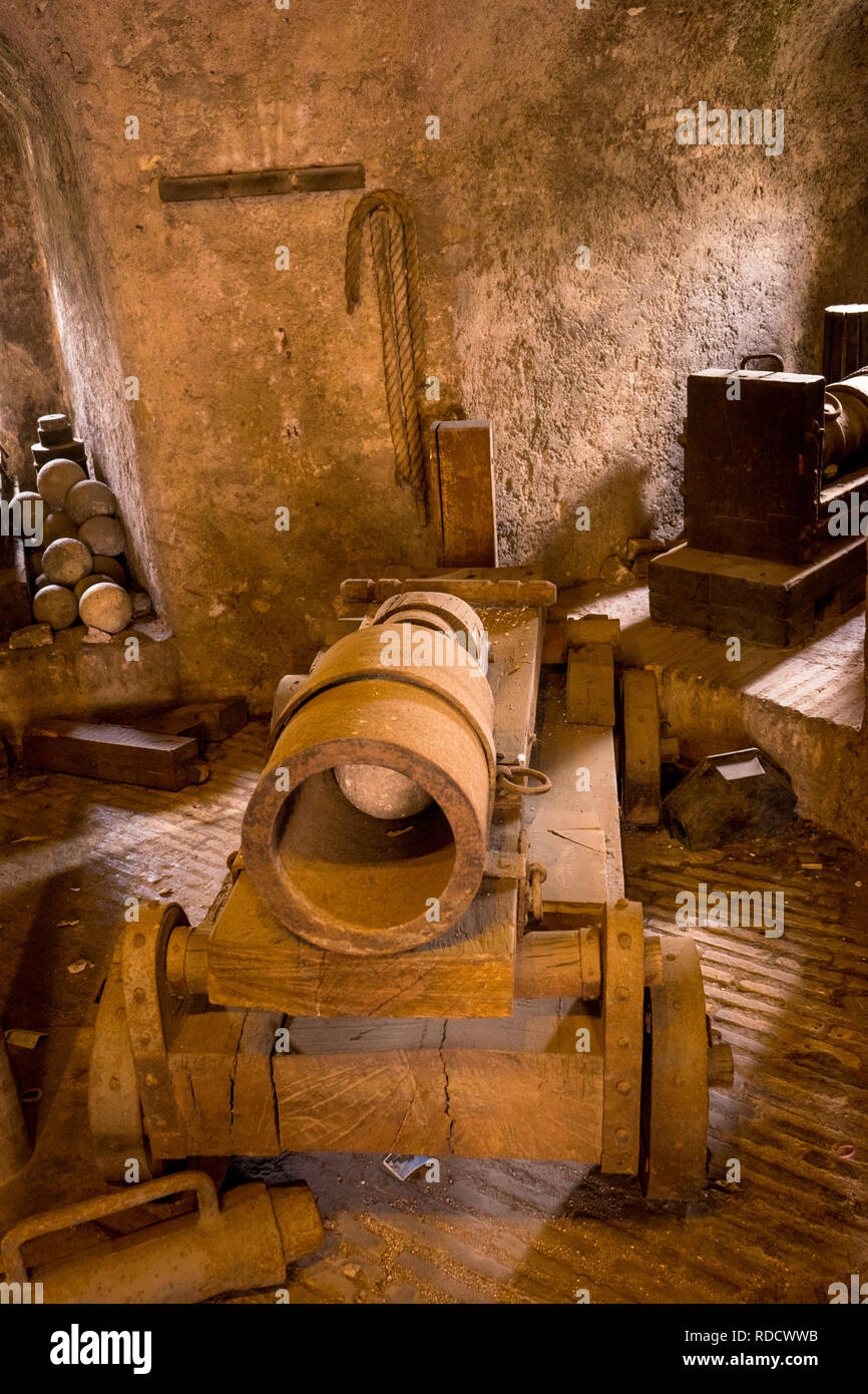 Rom, Italien, 23. Juni 2018: Die alten Katapult Kanone Waffe mit ...