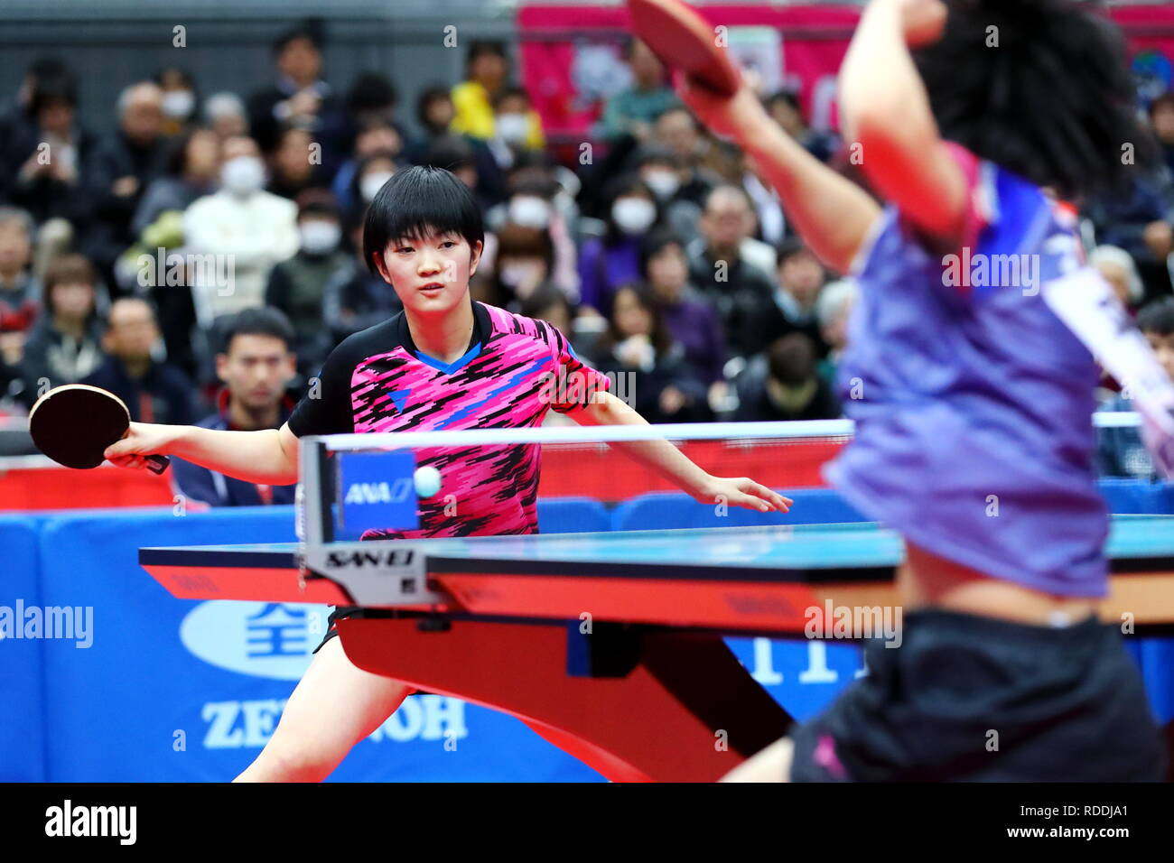 Osaka, Japan. Jan, 2019 18. - R) Miyu Kihara, Miu Hirano Tischtennis ...