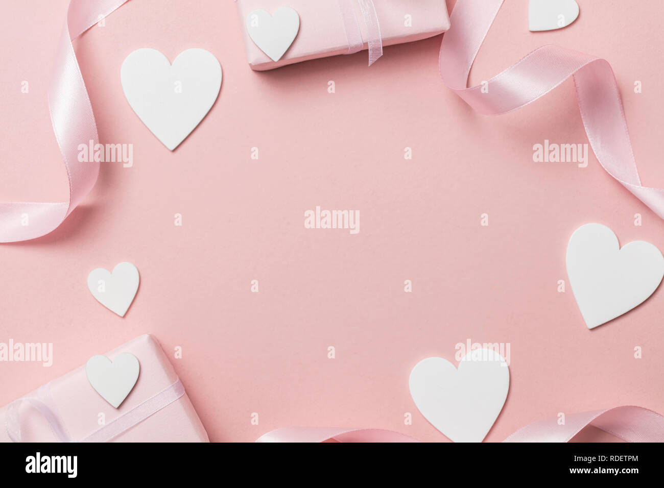 Pastell rosa hintergrund -Fotos und -Bildmaterial in hoher Auflösung ...