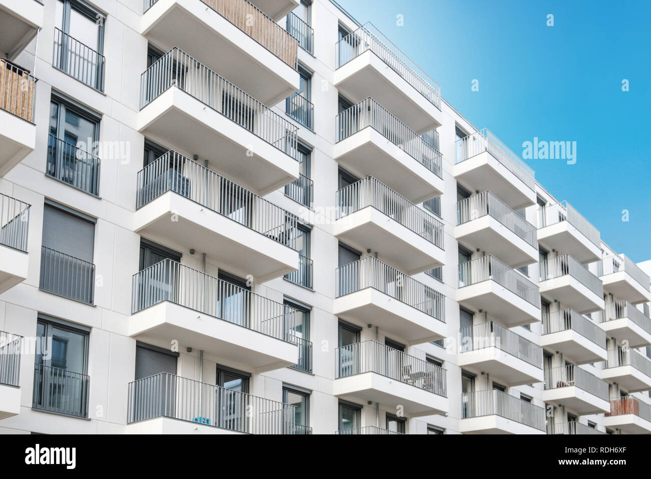 Neubau außenfassade -Fotos und -Bildmaterial in hoher Auflösung – Alamy