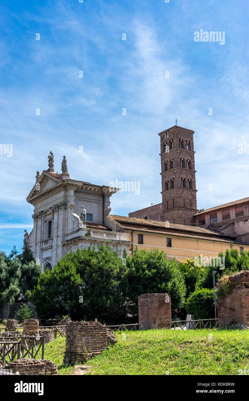 Rom, Italien, 24. Juni 2018: Die antiken Ruinen von Santa Francesca ...