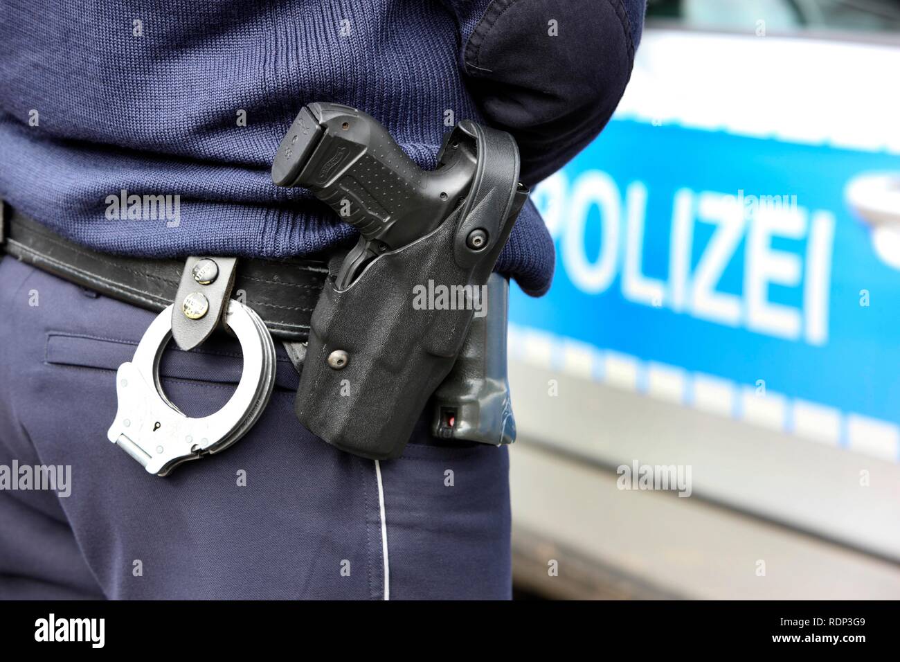 Holster waffe -Fotos und -Bildmaterial in hoher Auflösung – Alamy
