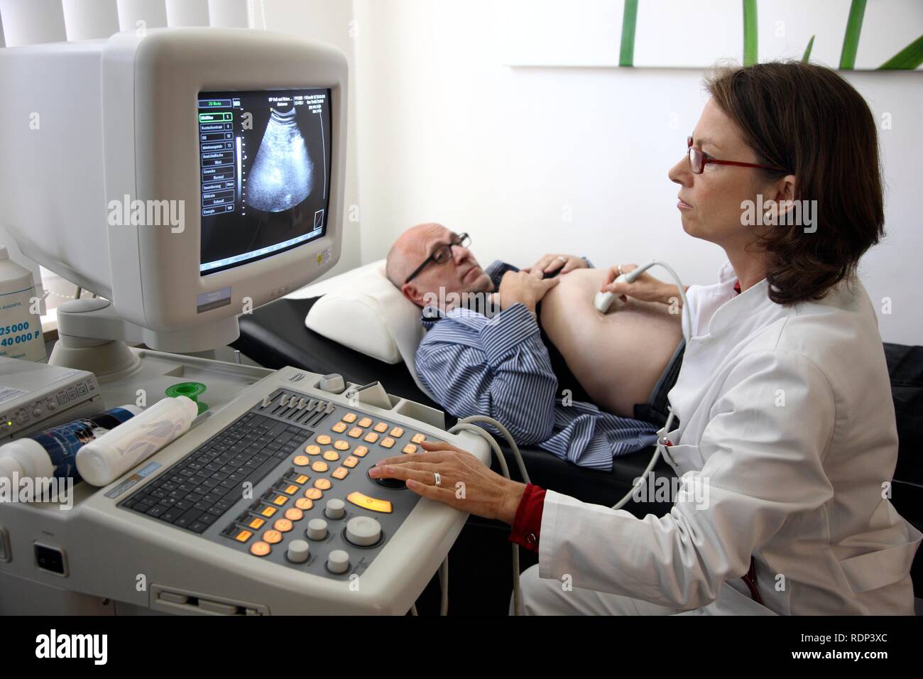 Medizinischer Ultraschall Stockfotos und -bilder Kaufen - Alamy