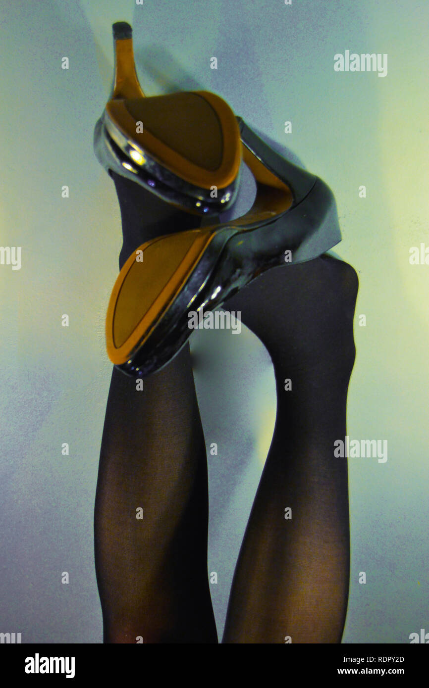 High heel leg -Fotos und -Bildmaterial in hoher Auflösung – Alamy