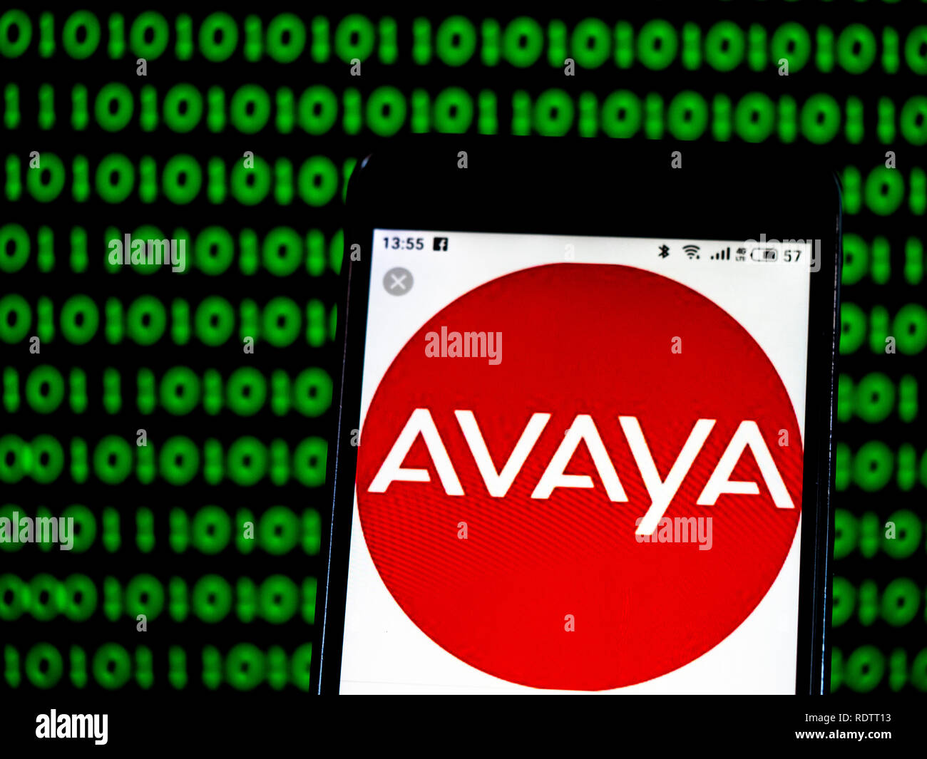 Avaya Technology Company Logo auf dem Smartphone angezeigt ...