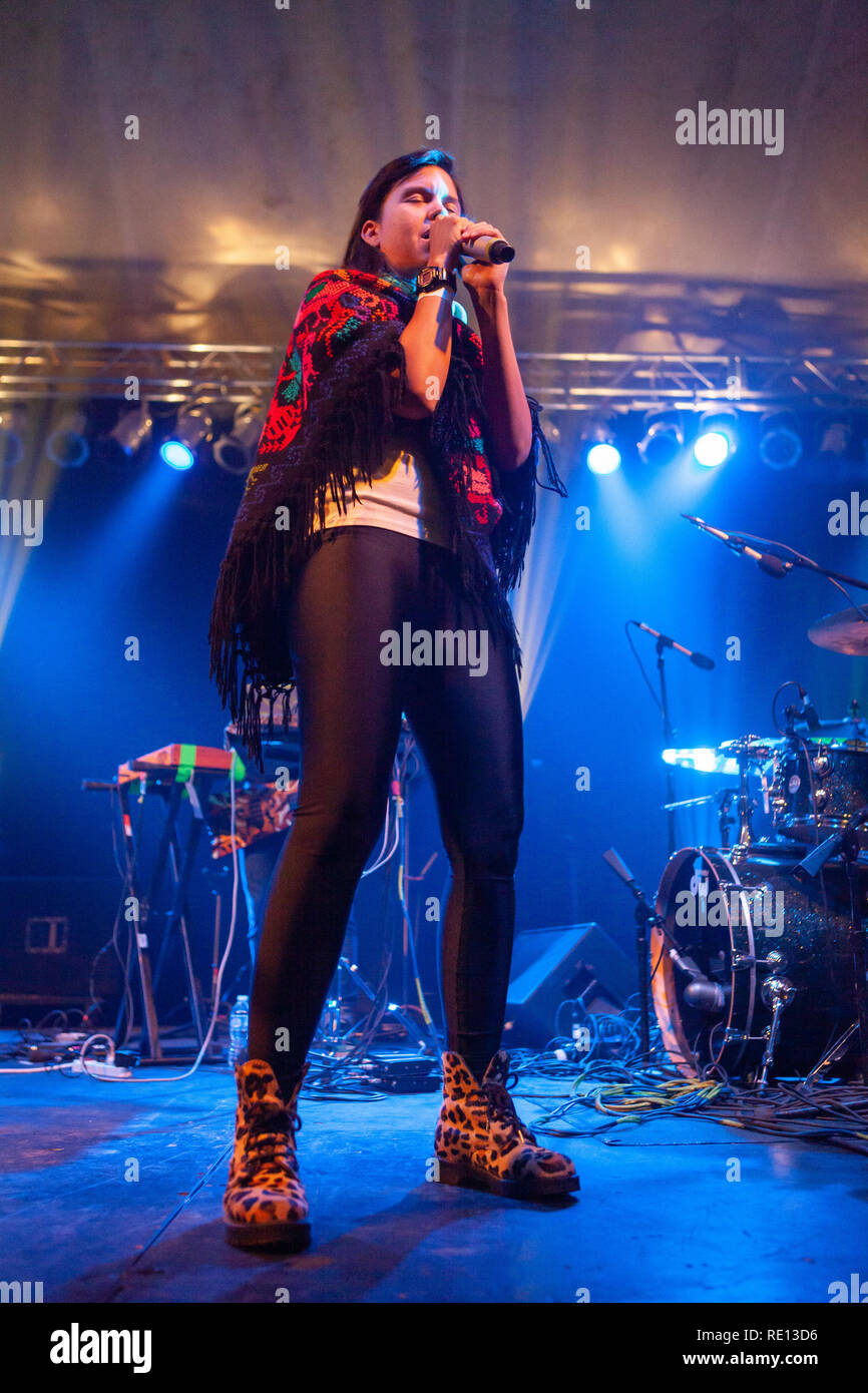 Liliana saumet bomba estereo performing -Fotos und -Bildmaterial in ...
