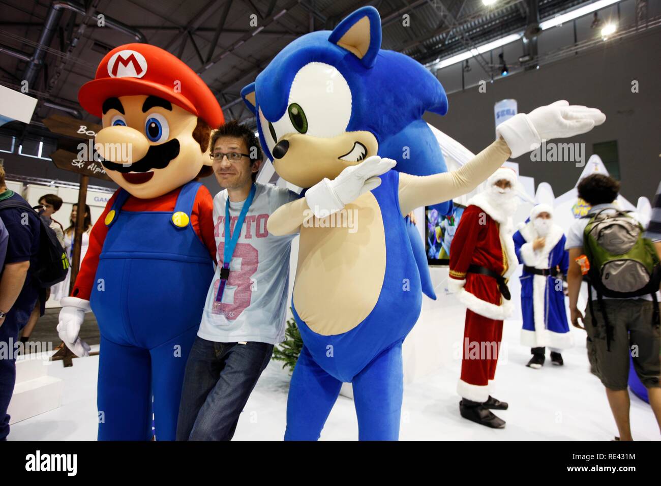Super Mario Figuren zum Vergnügungsviertel der Gamescom, die weltweit ...