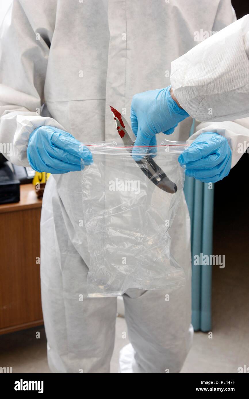 Mord untersuchen -Fotos und -Bildmaterial in hoher Auflösung – Alamy
