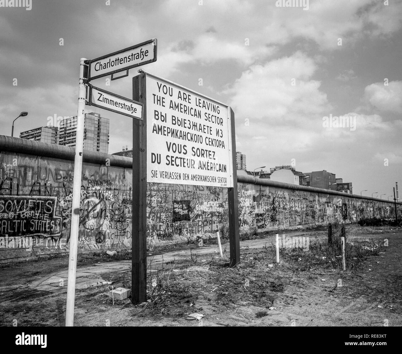 Berliner Mauer 80 Ziger Jahre Schwarzweiß-Stockfotos und -bilder ...