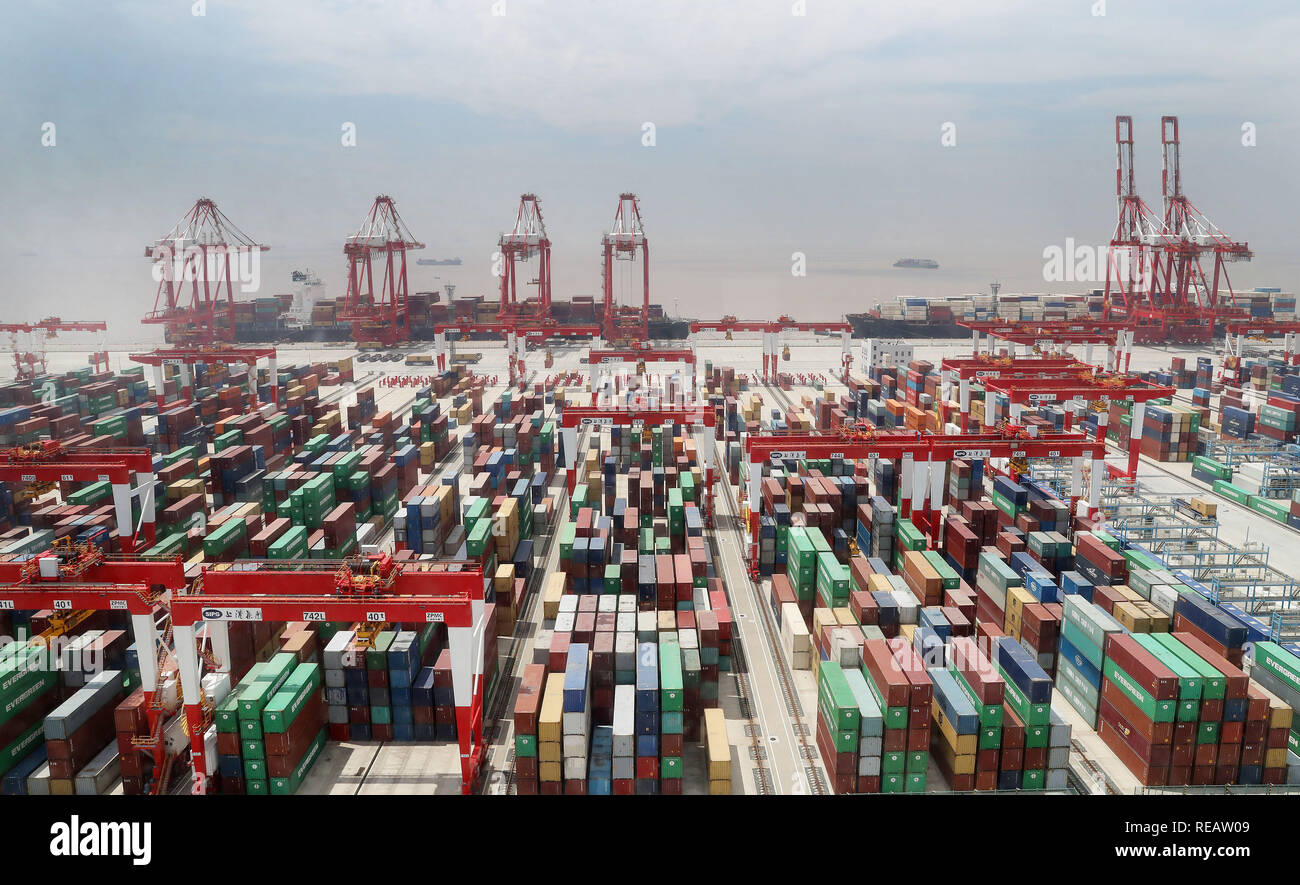 Yangshan container port shanghai china -Fotos und -Bildmaterial in ...