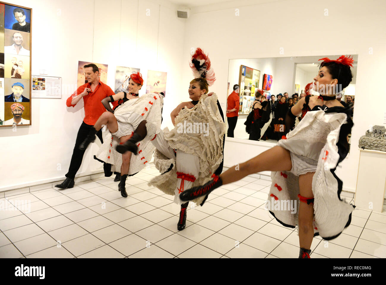 Paris can can stage -Fotos und -Bildmaterial in hoher Auflösung – Alamy
