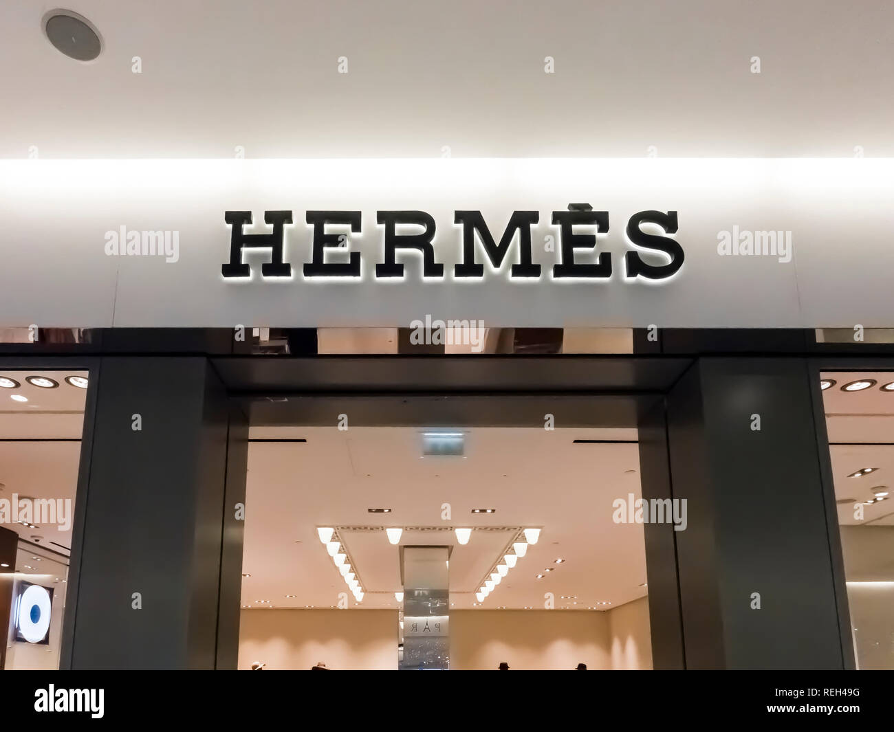 Anzeige luxus paris hermes -Fotos und -Bildmaterial in hoher Auflösung ...