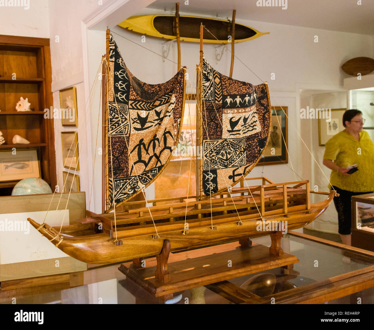 Polynesian sailing canoe -Fotos und -Bildmaterial in hoher Auflösung ...
