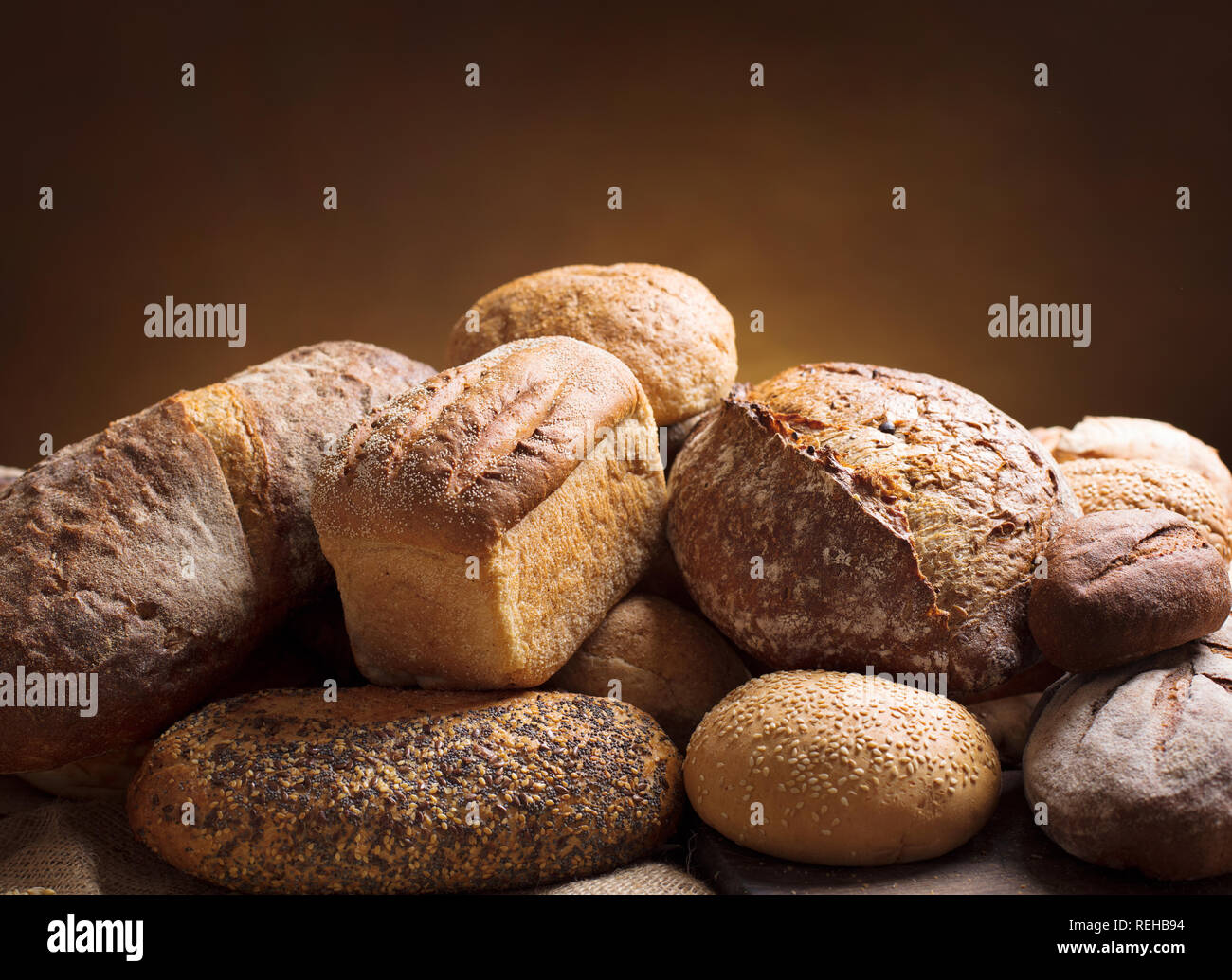 Verschiedene arten von brot roggenbrot -Fotos und -Bildmaterial in ...