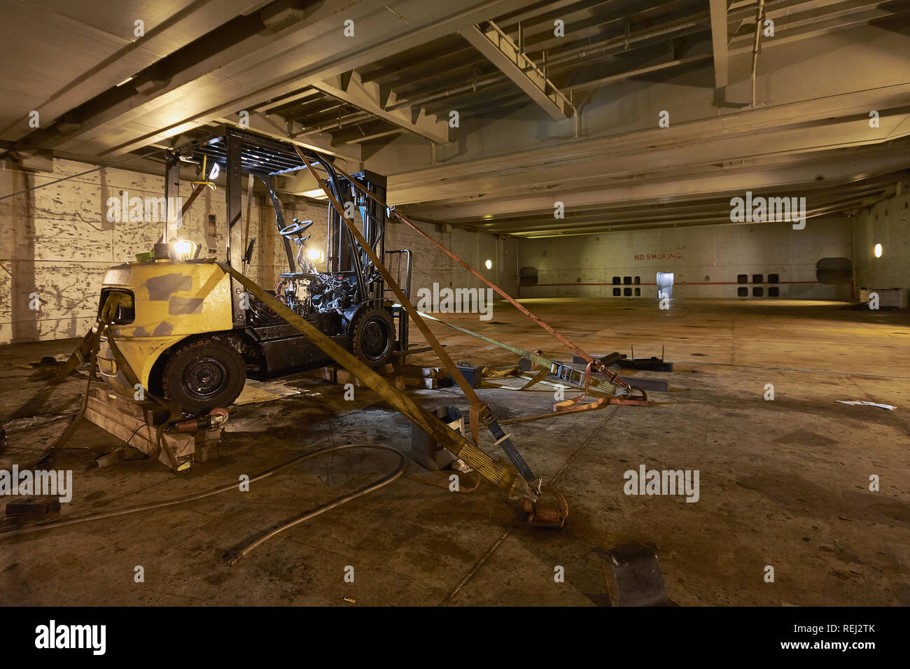 Gabelstapler reparieren. Professionellen Service. Auto heben. Lager ...