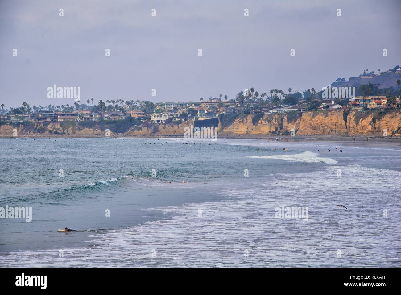 Blick von Mission Beach in San Diego, der Piers, Jetty und Sand, um ...