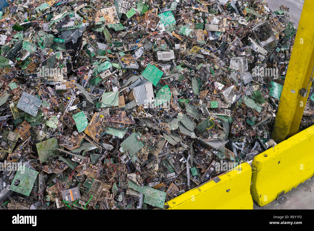 Computer waste -Fotos und -Bildmaterial in hoher Auflösung – Alamy