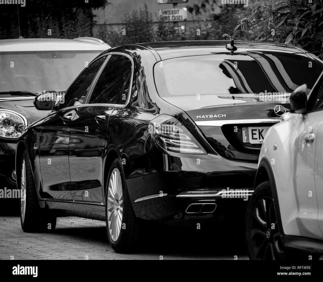 Car mercedes maybach limousine luxury Schwarzweiß-Stockfotos und ...