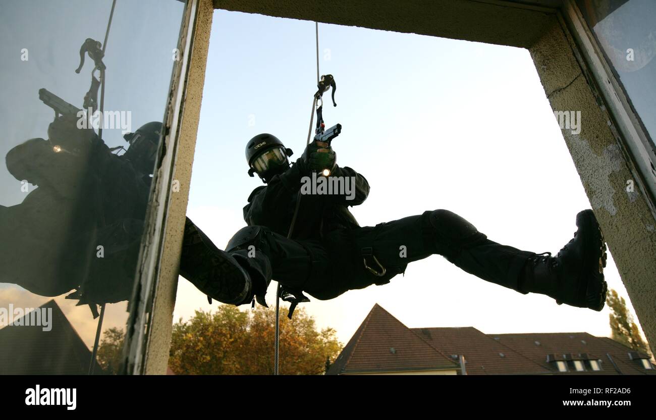 Operatives team -Fotos und -Bildmaterial in hoher Auflösung – Alamy