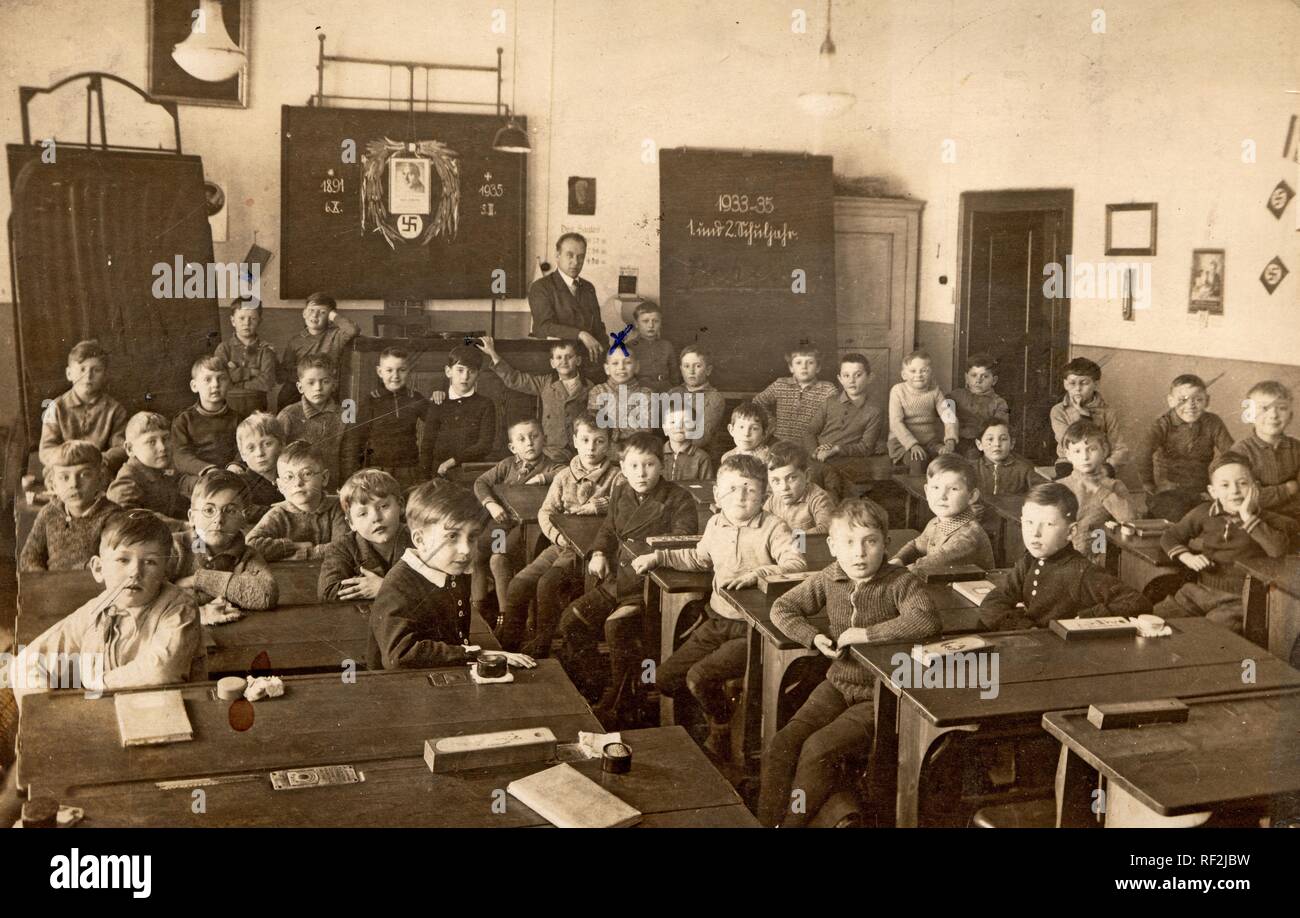 Deutsche klassenzimmer -Fotos und -Bildmaterial in hoher Auflösung – Alamy