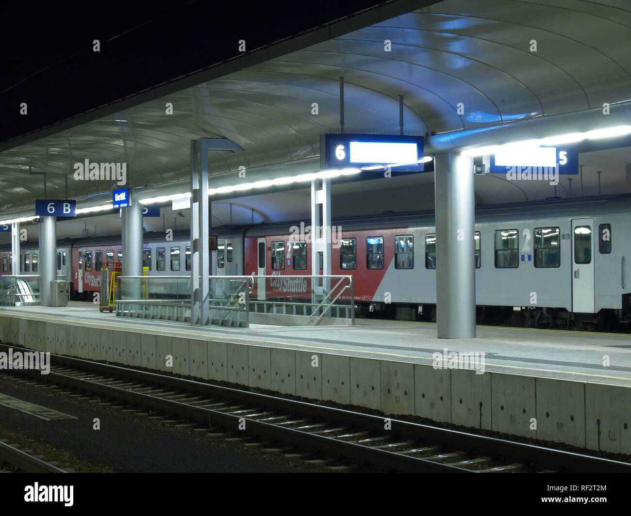 Railway station linz -Fotos und -Bildmaterial in hoher Auflösung – Alamy