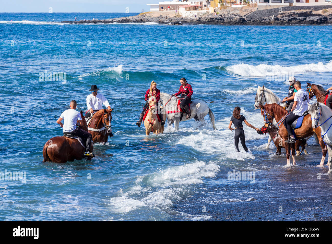 Playa Enramada, La Caleta, Costa Adeje, Teneriffa. 20. Januar 2019. Die jährlichen Baden der ...