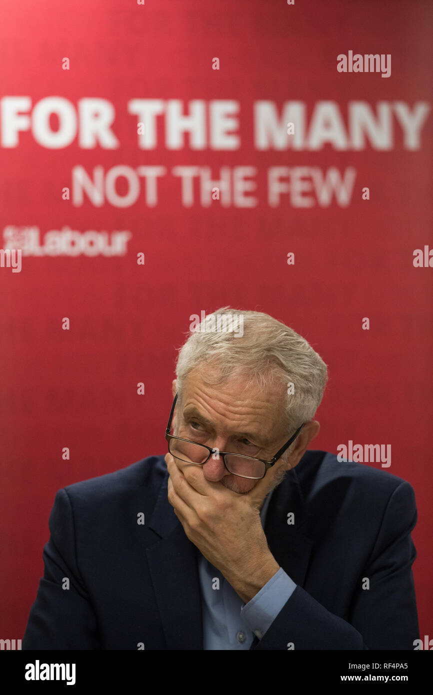 Arbeiterführer jeremy corbyn bei einem besuch in wolverton -Fotos und ...