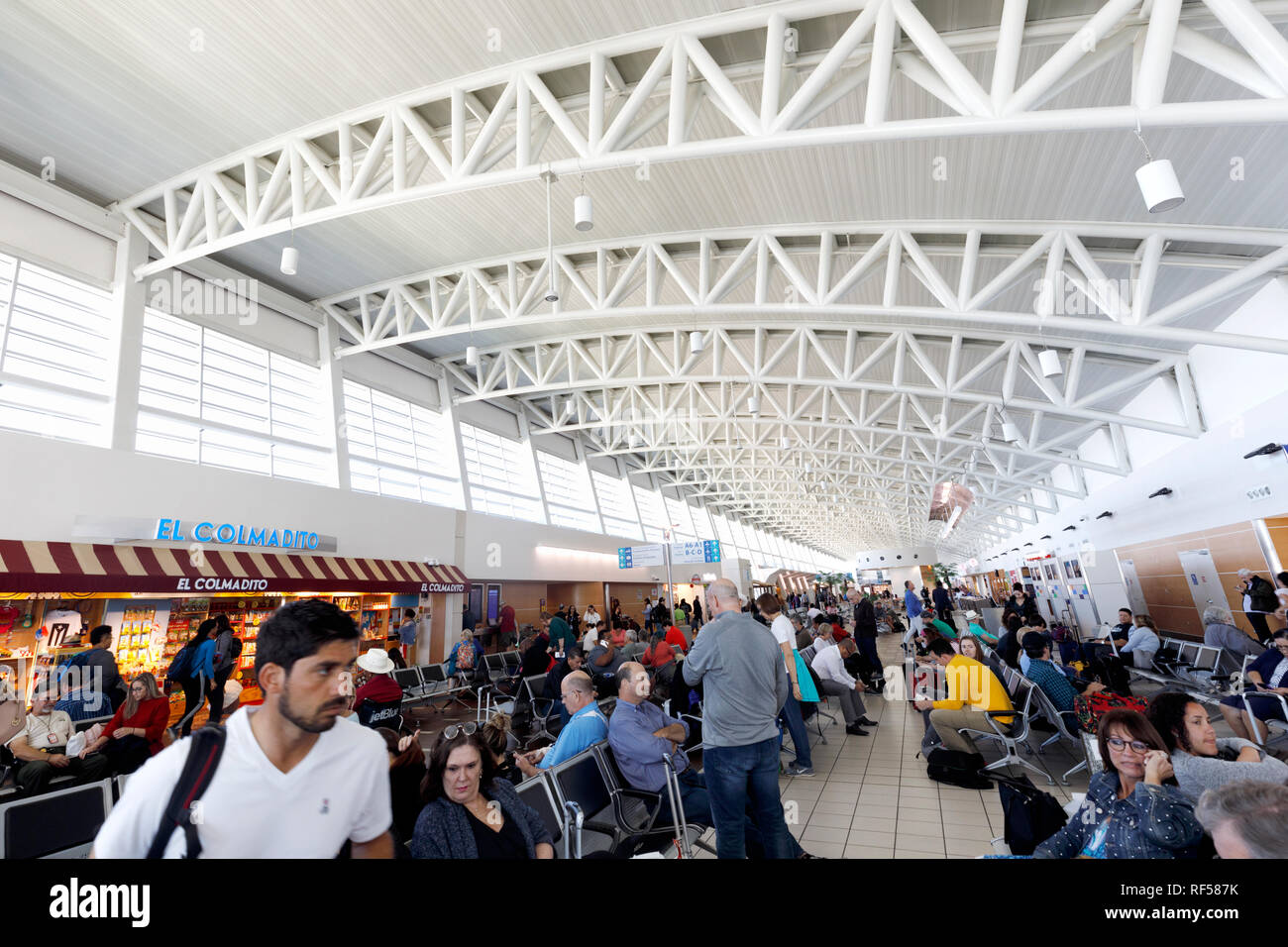 San juan airport -Fotos und -Bildmaterial in hoher Auflösung – Alamy