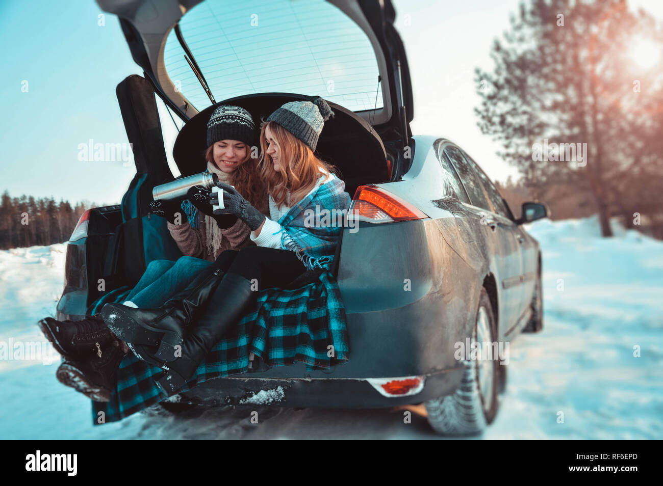 Frau Sitzen Auto Stockfotos und -bilder Kaufen - Alamy