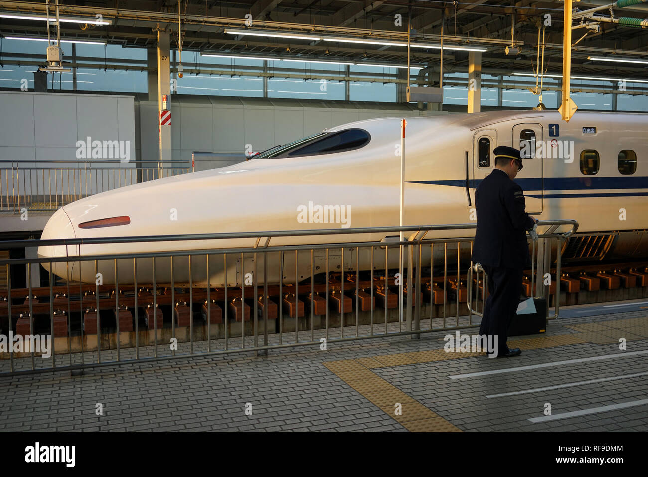 N700 Serie Shinkansen Stockfotos und -bilder Kaufen - Alamy