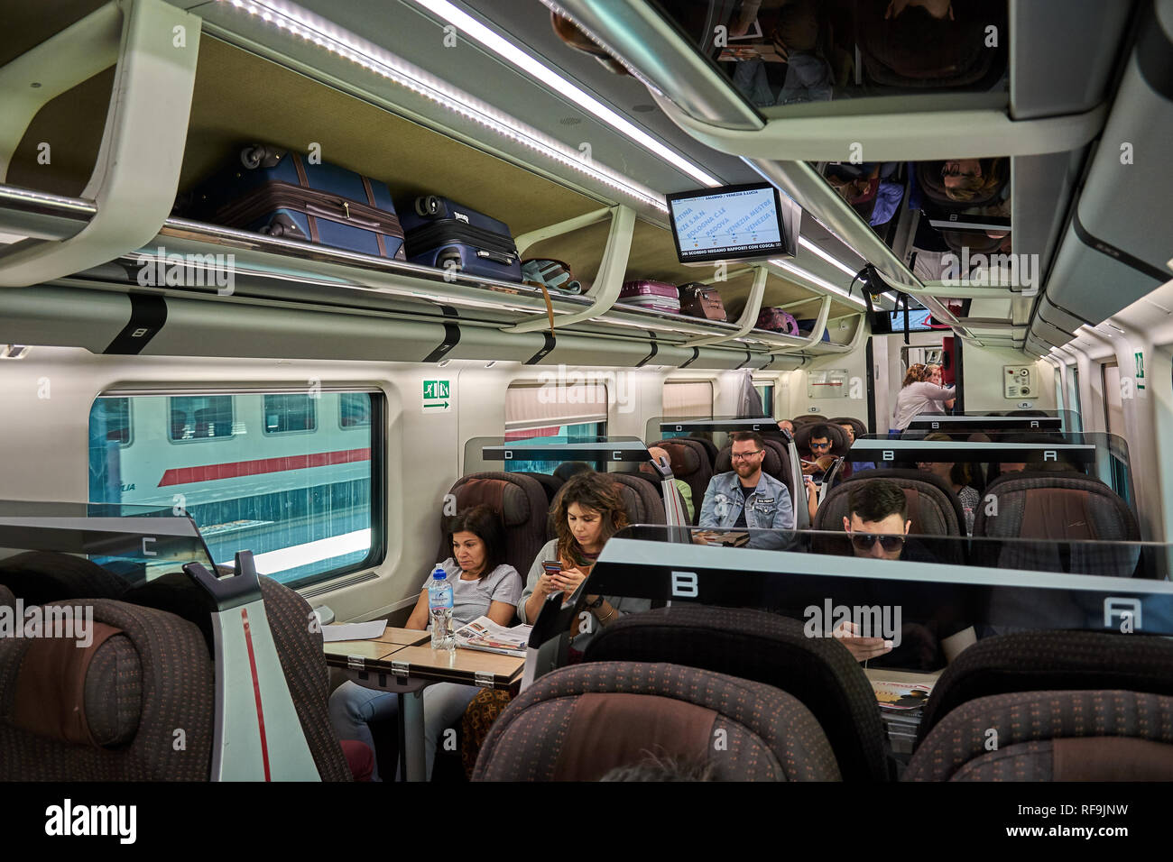 Das Innere eines modernen High Speed Train (Italo) in Italien, die ...