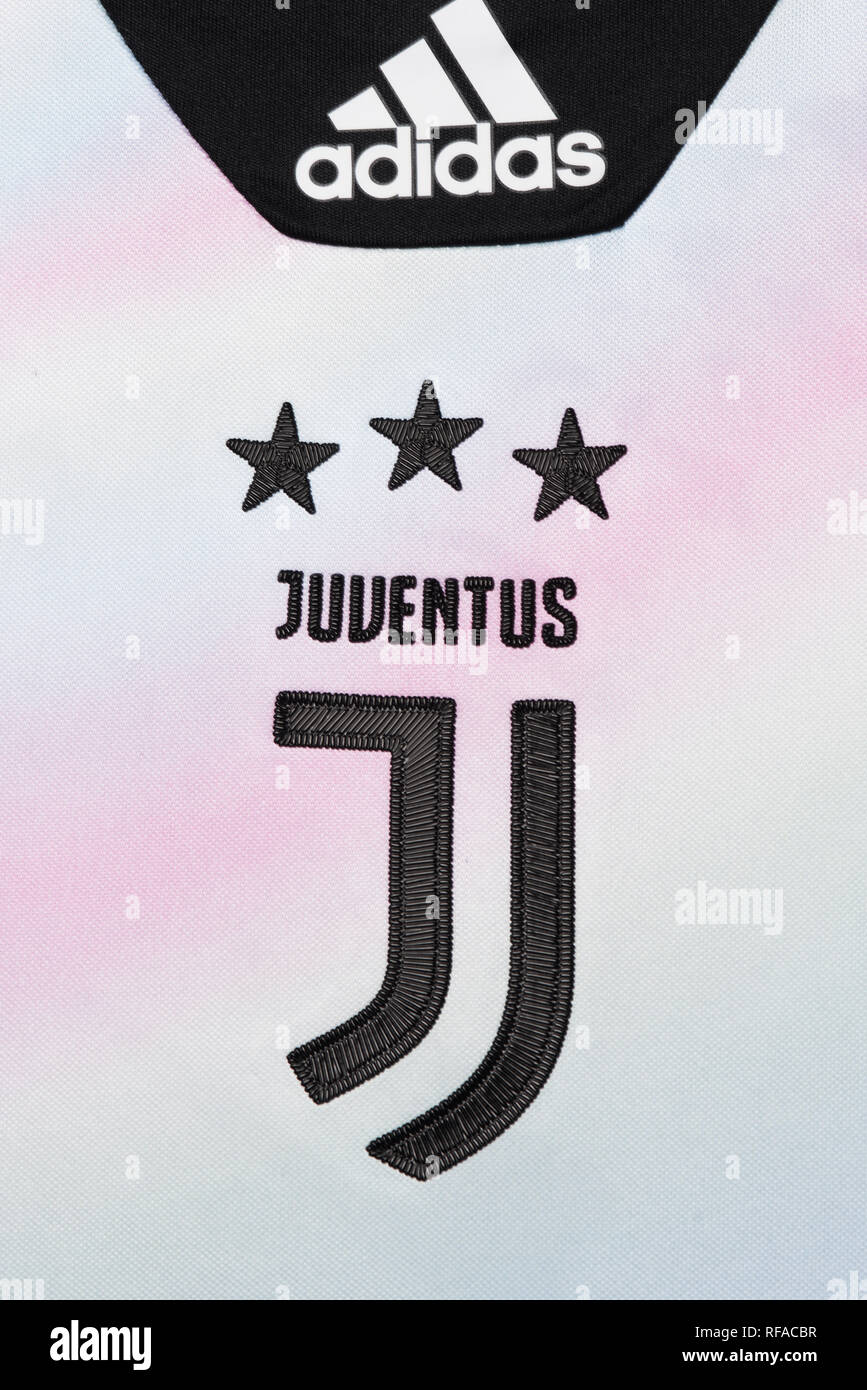 Juve limited edition kit -Fotos und -Bildmaterial in hoher Auflösung ...