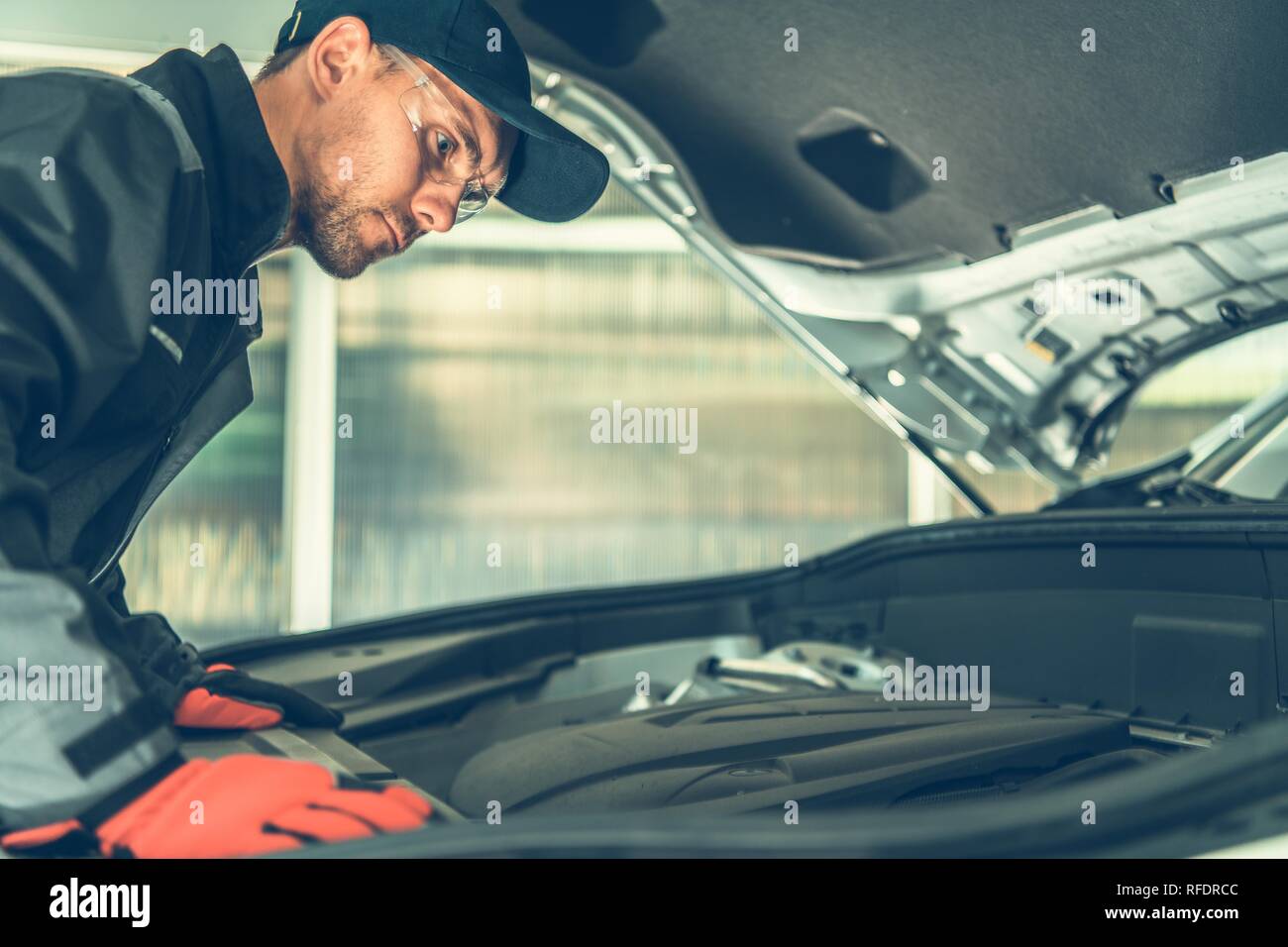 Auto spotting -Fotos und -Bildmaterial in hoher Auflösung – Alamy