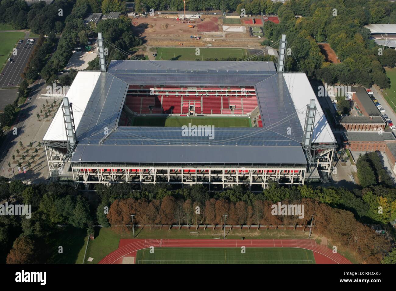 Köln fußballstadion -Fotos und -Bildmaterial in hoher Auflösung – Alamy