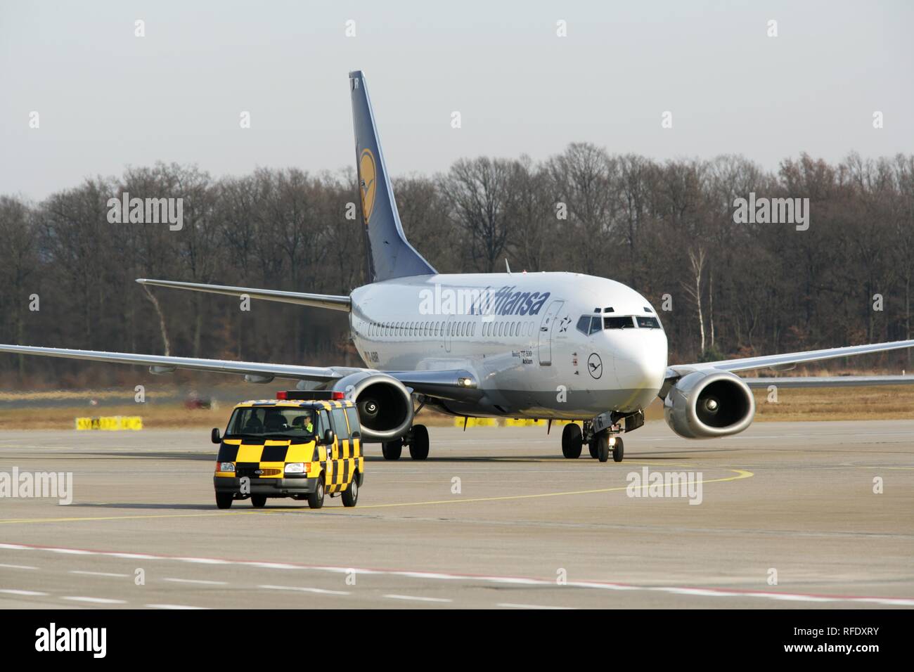 Lufthansa Boeing 737 500 Stockfotos und -bilder Kaufen - Alamy