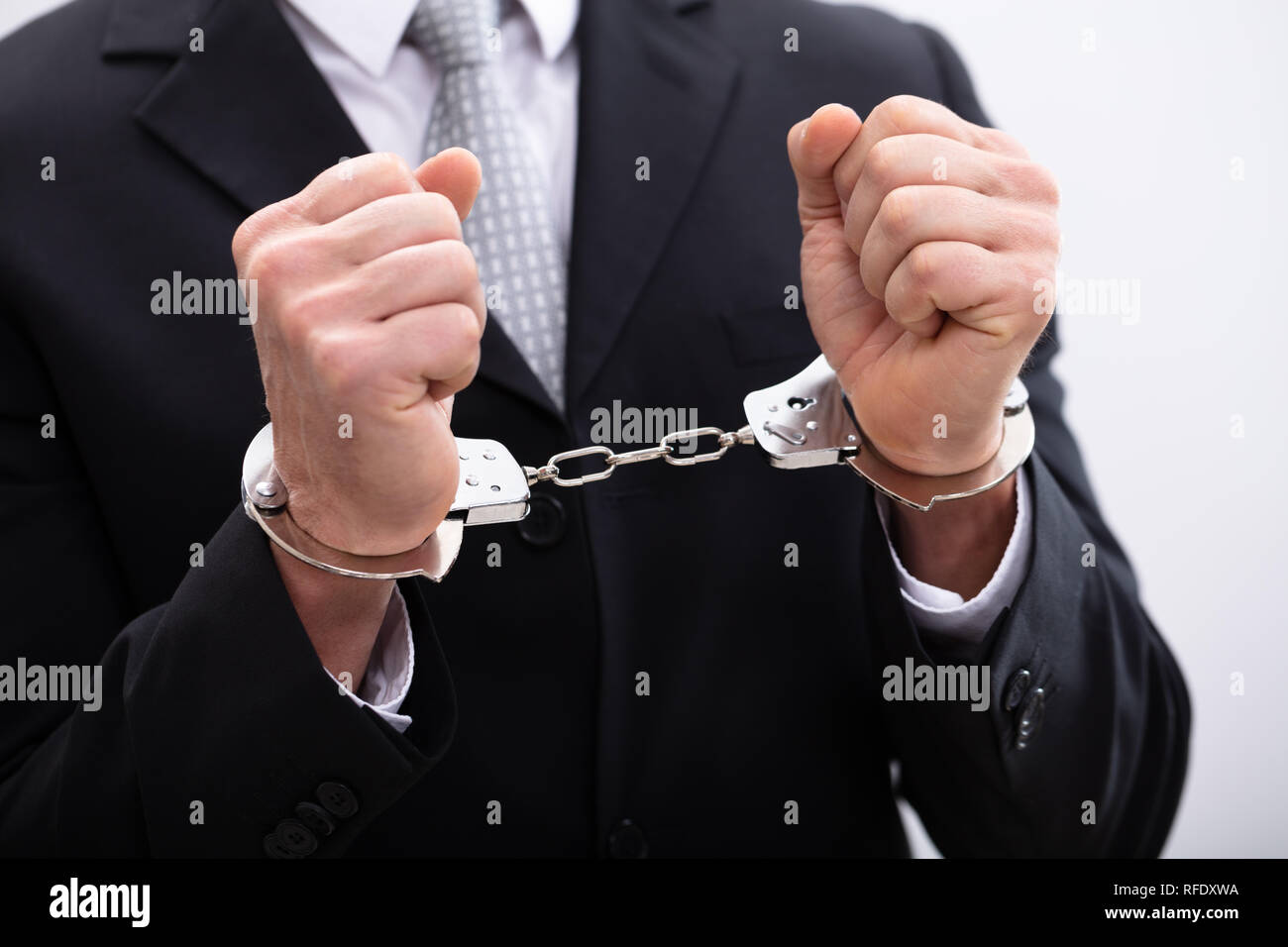 Ordnungswidriges verhalten festnahme -Fotos und -Bildmaterial in hoher ...