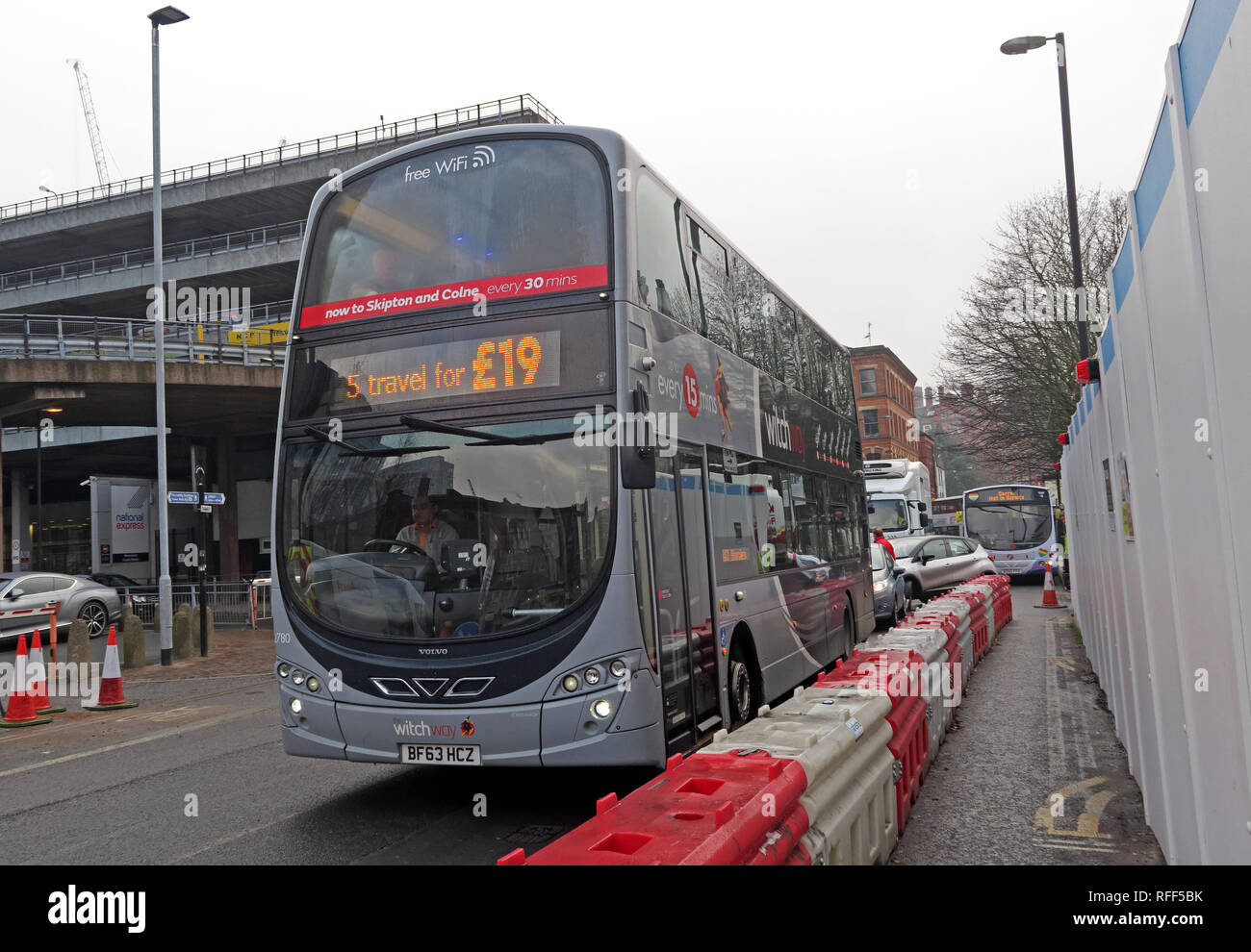X43 bus -Fotos und -Bildmaterial in hoher Auflösung – Alamy