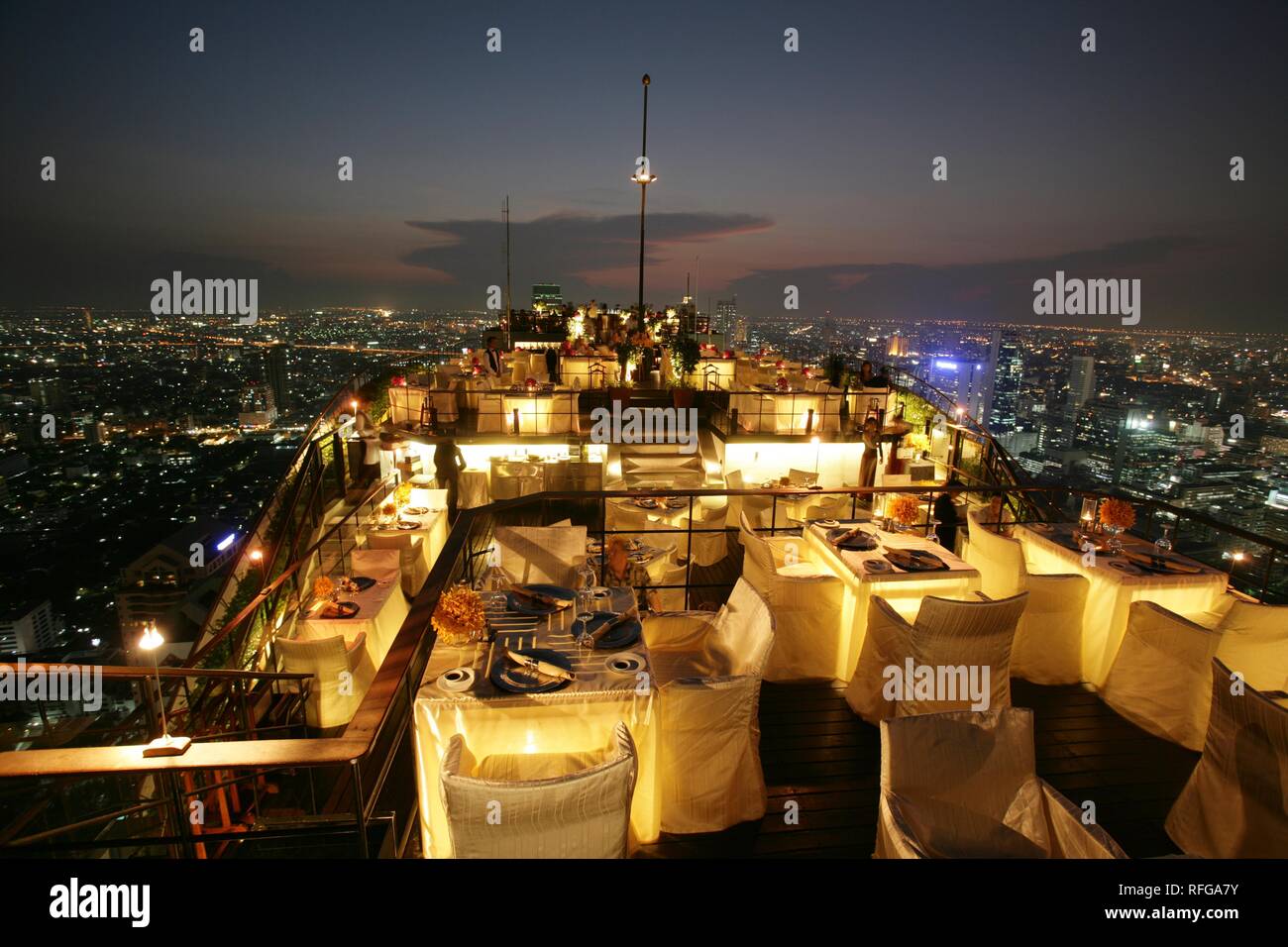 THA Thailand Bangkok Restaurant Bar Vertigo 61. Stock. Dach des Banyan ...