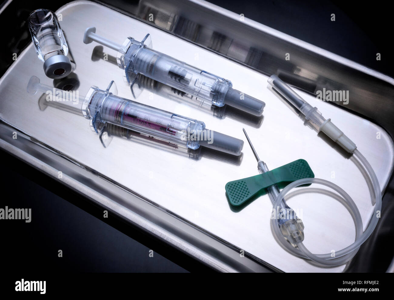 Intramuscular injection -Fotos und -Bildmaterial in hoher Auflösung – Alamy