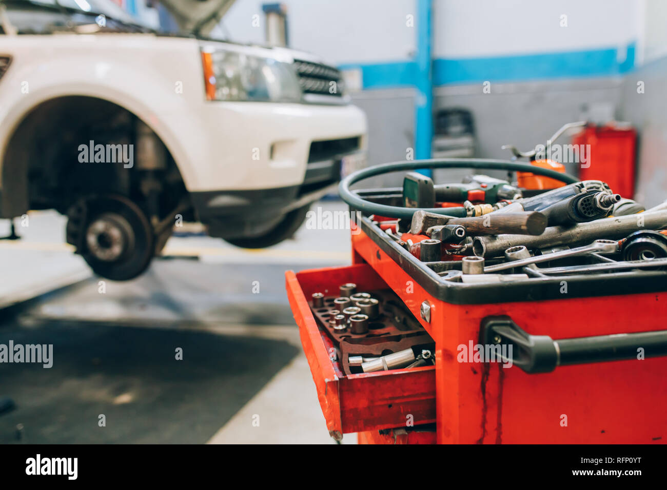 Auto lift -Fotos und -Bildmaterial in hoher Auflösung – Alamy